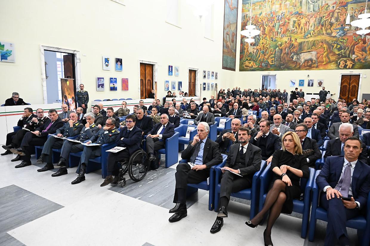 Gli auguri del Gs Fiamme Gialle nel Salone d'Onore del Coni a Roma - La ...