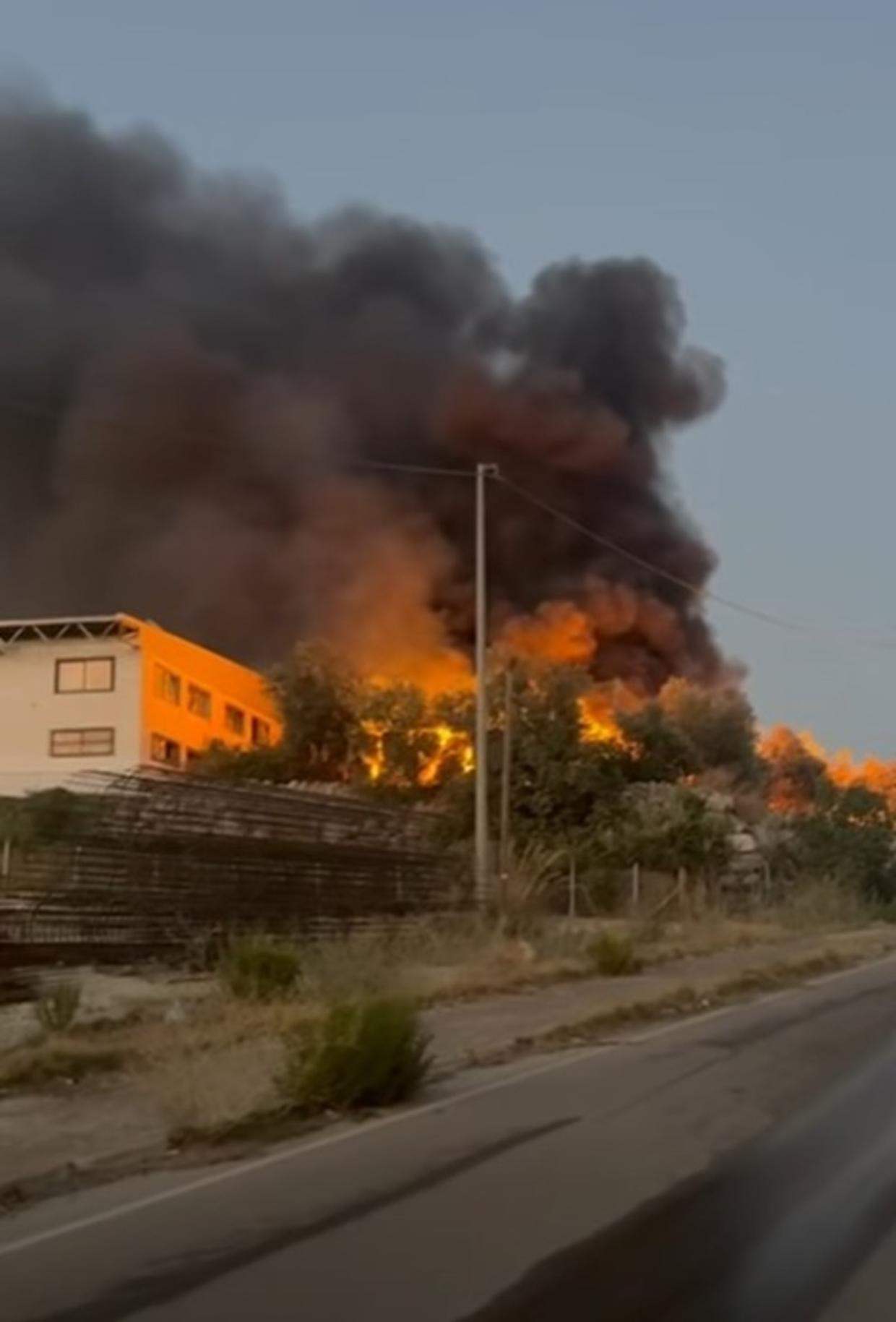 Va a fuoco un'azienda che si occupa di rifiuti. Il sindaco di Ravanusa ...