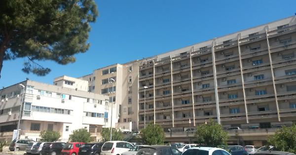 Il racket dei morti in ospedale, arrestati tre dipendenti dell'obitorio ...
