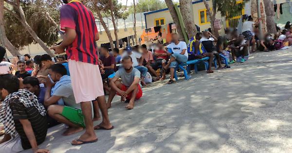 Migranti a Lampedusa: 140 arrivi nell'hotspot e quattro sbarchi in 24 ...