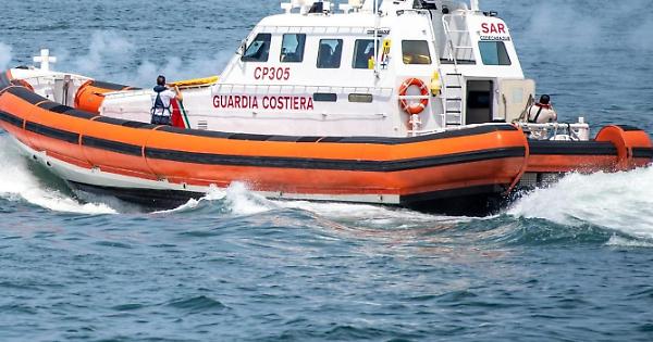 Siracusa, il mare riconsegna un segreto: ventenne trovato senza vita a ...