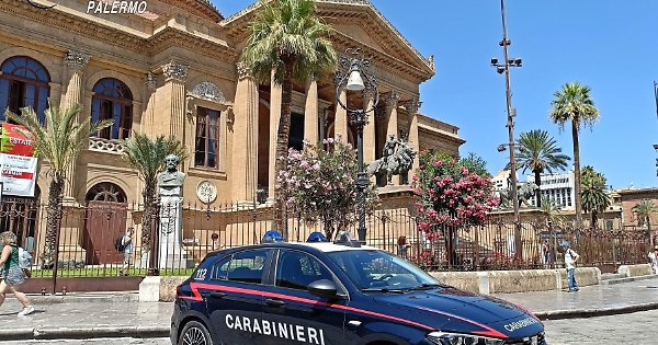 Mini arsenale nello zainetto: arrestato a Palermo un 41enne originario ...