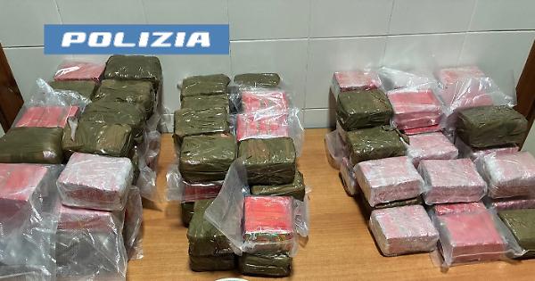 La Fiat 500 imbottita di hashish e la donna "corriere": nel telefonino ...