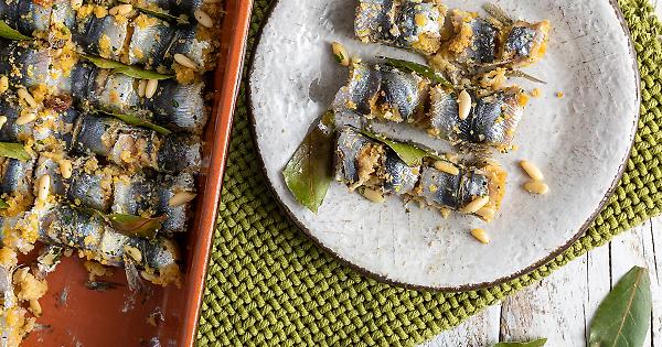 Dalla caponata alle sarde a beccafico: la tradizione siciliana a tavola ...