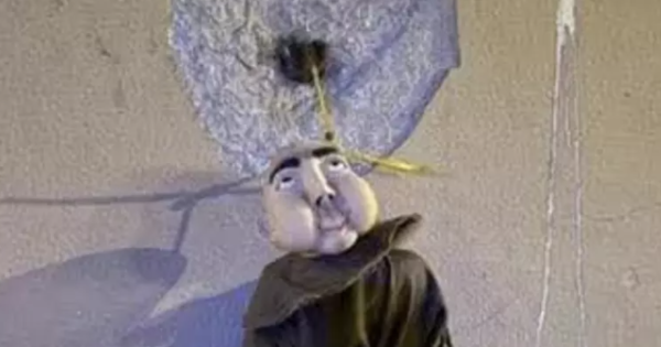 Il pupazzo impiccato su un muro dello Zen, l'avvertimento e la sfida a ...