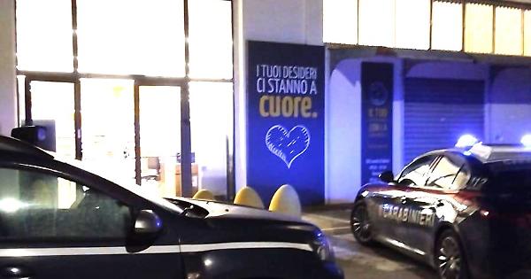 Vittoria, fanno un buco nel muro del supermercato: ma i ladri vengono ...