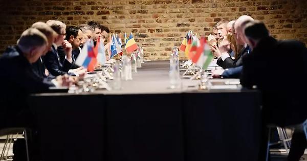 La sferzata di Draghi e Letta smuove l'Europa: i Ventisette vogliono ...