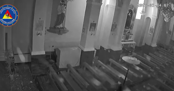 Il terremoto di Ragalna, il video della telecamera interna alla chiesa ...