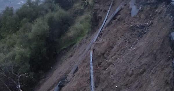 Maltempo nel Messinese: cede il muro contenitivo e crolla la strada ...