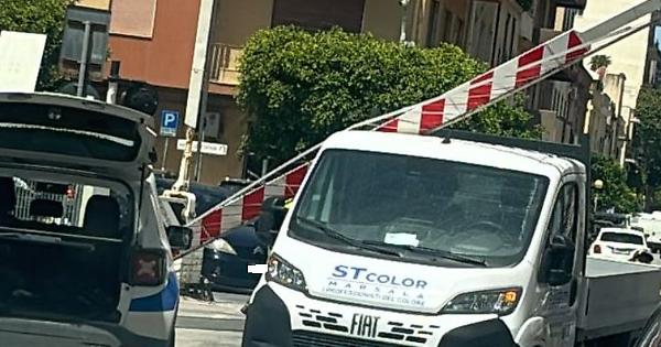 Ancora un furgone incastrato al passaggio a livello di Marsala: code e ...