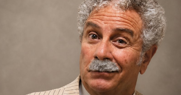 Quaranta… ma non li dimostra: risate amare con Enrico Guarneri all'Abc ...