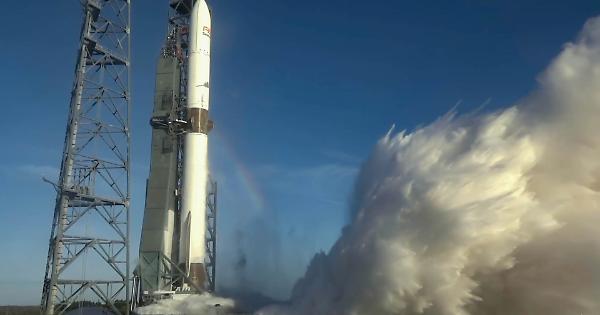 Blue Origin, il boato sulla rampa: il razzo di Bezos esplode in Florida ...