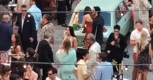 Dua Lipa e Callum Turner, matrimonio a cielo aperto in piazza: Palermo ...