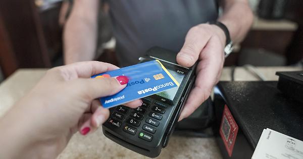 La fine del tabù digitale: pagare un caffè con la carta non sarà più un ...