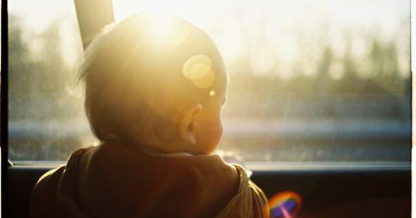 Due bambini di 2 e 4 anni trovati morti nell’auto di famiglia in ...