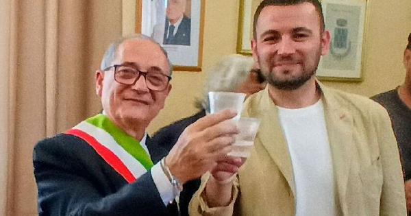 Gullotta indossa la fascia tricolore e lancia un appello alla comunità ...