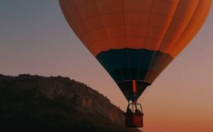 Tra cielo e storia: l'emozione del volo in mongolfiera sul Parco ...