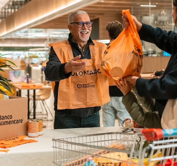E' la giornata della colletta alimentare: 12.000 volontari nei ...