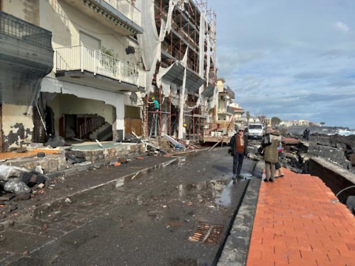 Raccolto l’appello del sindaco: volontari in soccorso di Stazzo - La ...