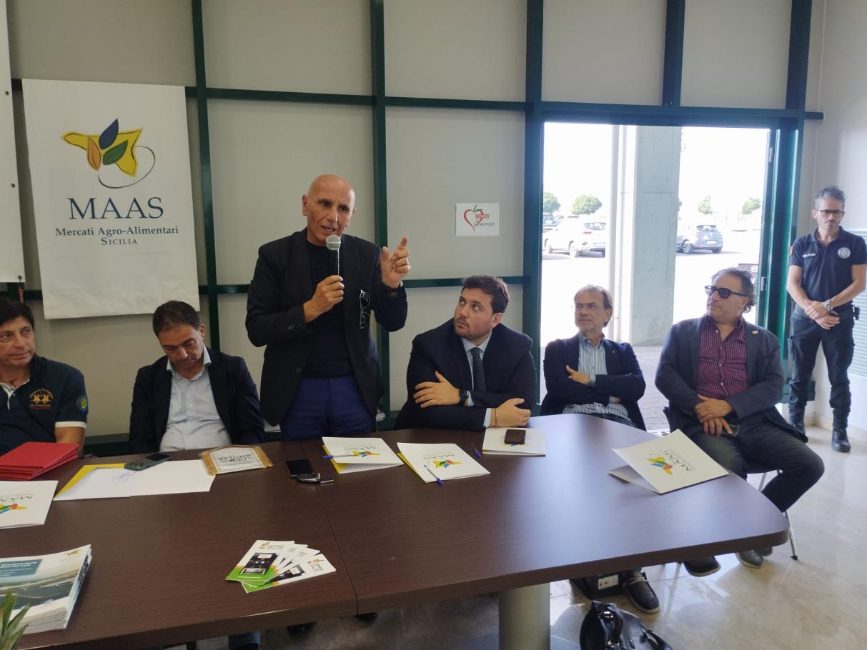 Canottaggio: il Maas ha donato un vogatore "rego-ergometro" al campione ...